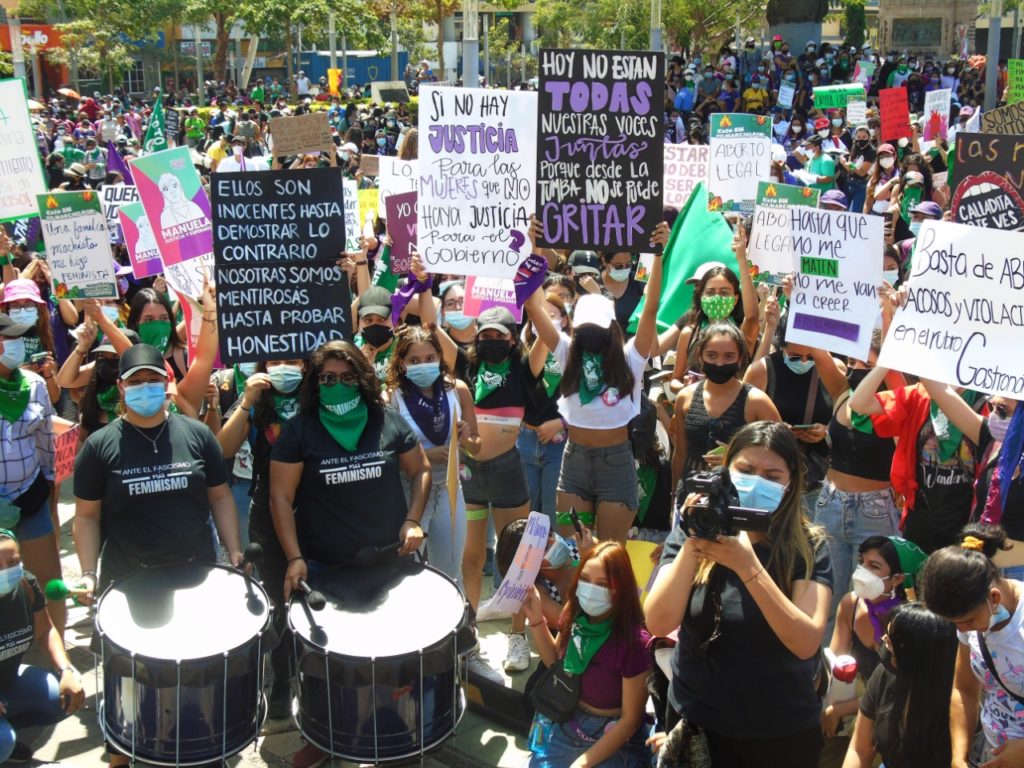 2021, otro año de lucha y resistencia feminista: cinco momentos memorables - Revista la Brújula